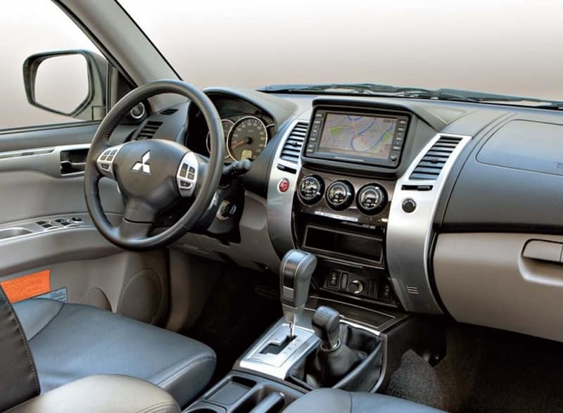 Review of the fourth generation Mitsubishi Pajero, a powerful and ...